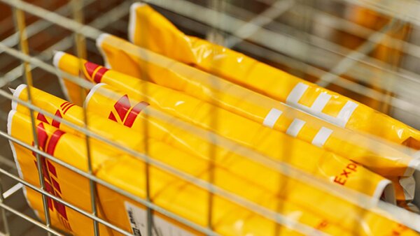 DHL SERVICEPOINT Switzerland | Express package abroad, online shipping ...